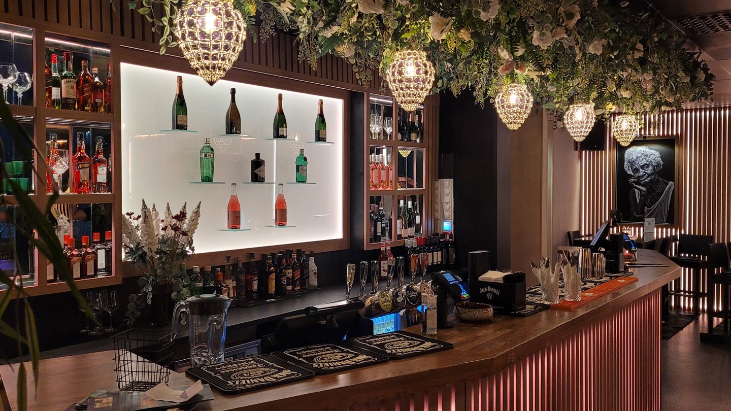 Book Online at Samson Restaurant & Bar | Dish Cult | Dish Cult